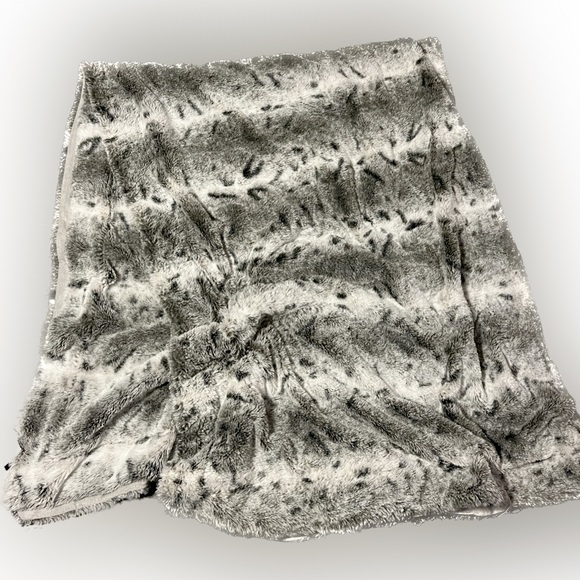 Bedding | 525 Animal Print Throw Blanket 5x60 | Poshmark